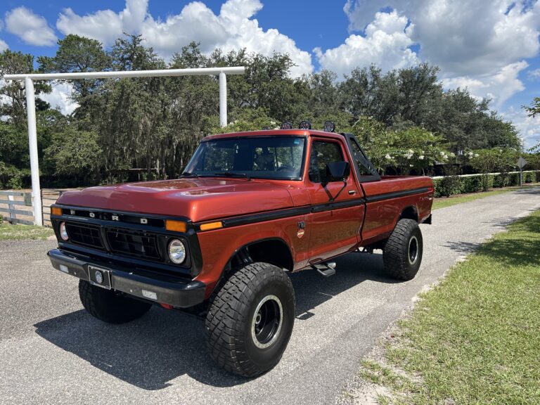 1976 Ford Custom 4X4 Frame Off - Macs Movie Cars