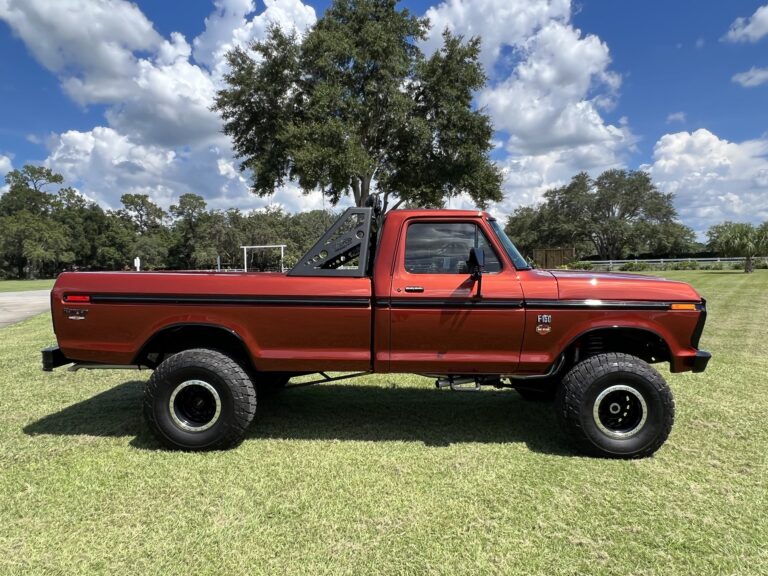 1976 Ford Custom 4X4 Frame Off - Macs Movie Cars