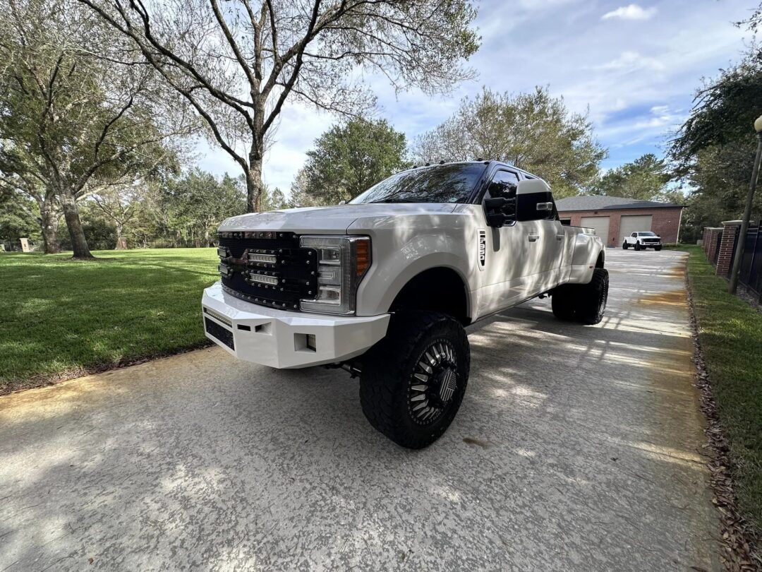 2017 Ford Platinum Edition F350 $65000. - Macs Movie Cars